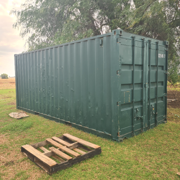 Lot 124 - 20 FOOT SHIPPING CONTAINER WEATHER PROOF, RESERVE OF $1200.00 ...
