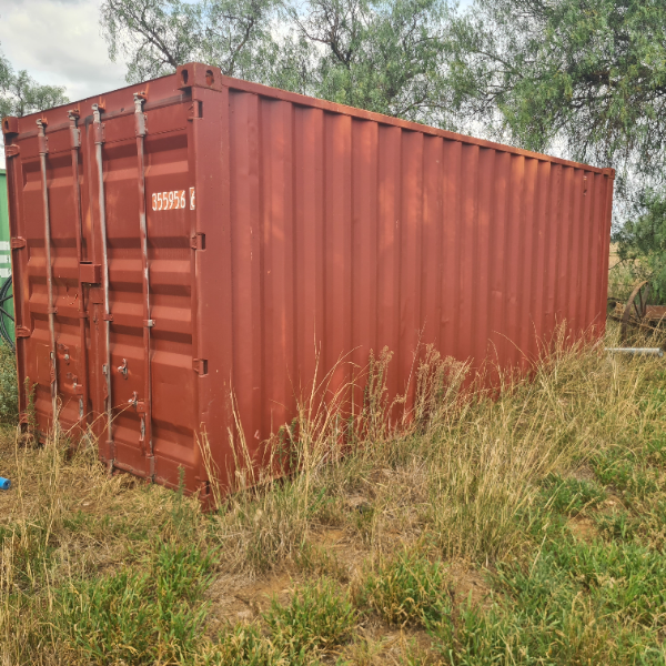 Lot 125 - 20 FOOT SHIPPING CONTAINER WEATHER PROOF, RESERVE OF $1200.00 ...