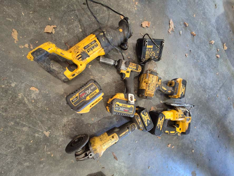 Lot 36 - DeWalt Assortment of Power Tools | AuctionsPlus