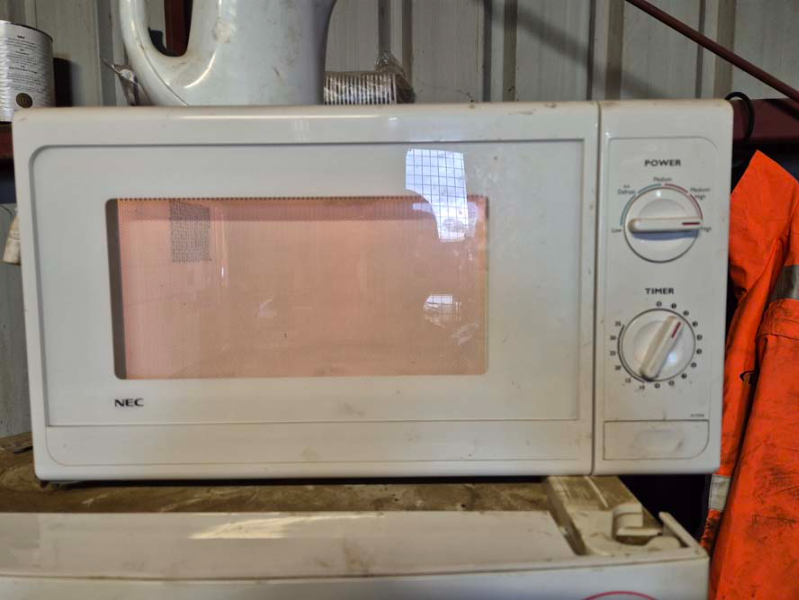 Lot 232 - NEC Microwave | AuctionsPlus