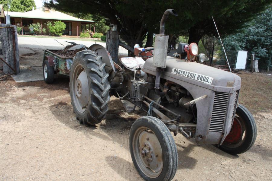 Lot 373 - Massey Harris Ferguson Tractor (Ted-476238) | AuctionsPlus