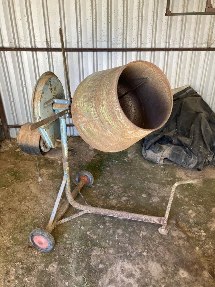 Lot 29 - Easy Mix Cement Mixer | AuctionsPlus