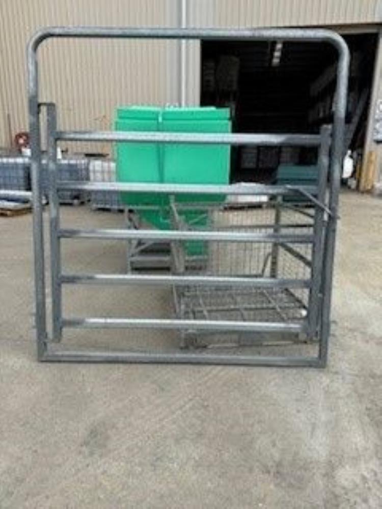 Lot 41 - Arrowquip 5 Bar Gate - 2.1m | AuctionsPlus
