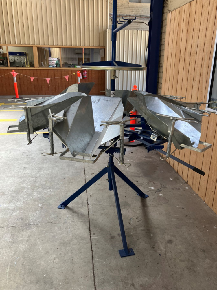 Lot 90 - Harvestaire Lamb Cradle - 6 Berth Deluxe (3 Standard & 3 Wide ...