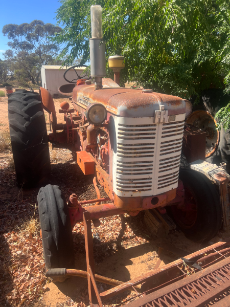 Lot 41 - McCormick AW-7 | AuctionsPlus
