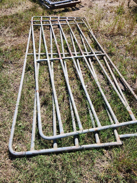 Lot 95 - 2 X PIPE GATES | AuctionsPlus