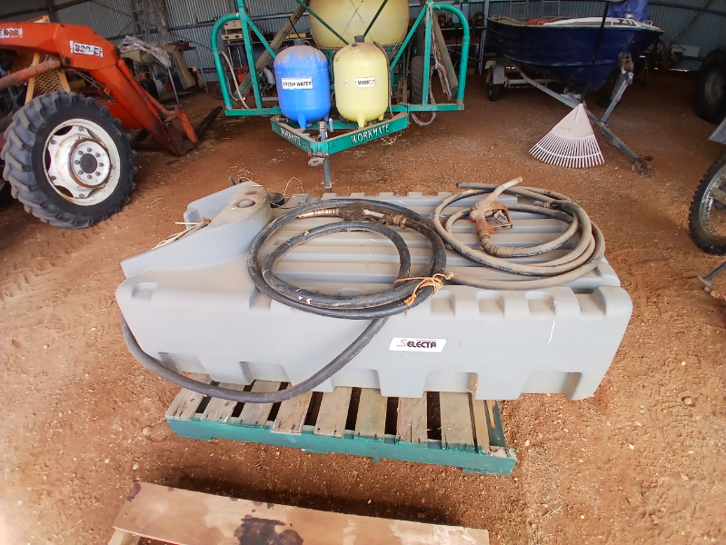 Lot 7 - SELECTA FUEL TANK 400 LITRES | AuctionsPlus
