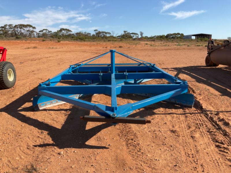 Ruston Engineering X bar Grader with Roller | AuctionsPlus