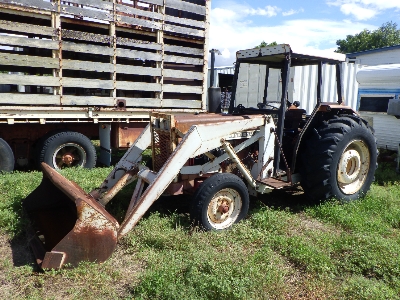 Lot 51 - INTERNATIONAL 784 TRACTOR + LOADER | AuctionsPlus