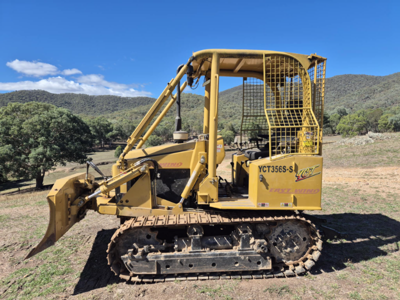 Lot 14 - East Wind Bulldozer | AuctionsPlus
