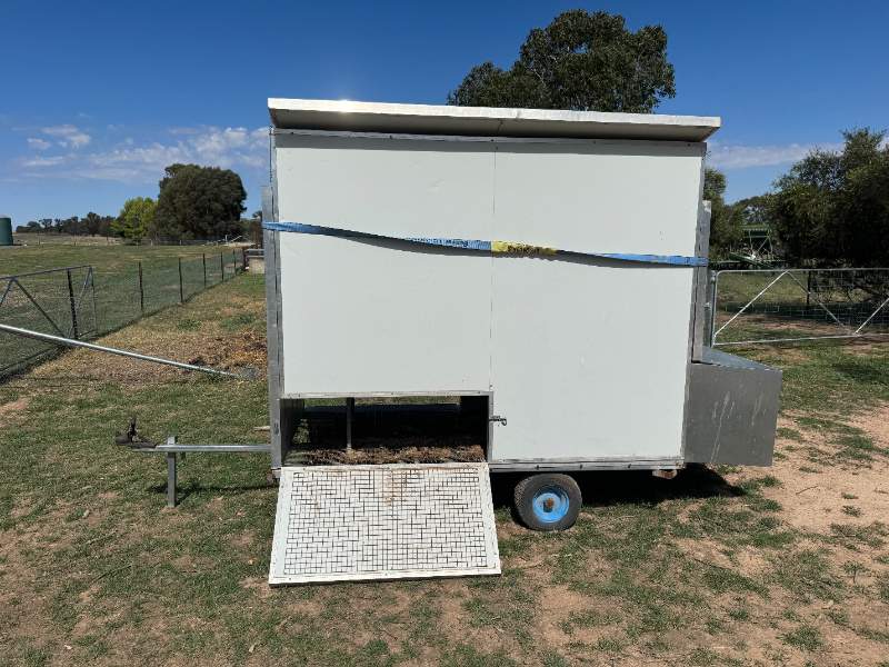 Lot 32 - Moveable Chook Shed AD20DC19:AD23 | AuctionsPlus