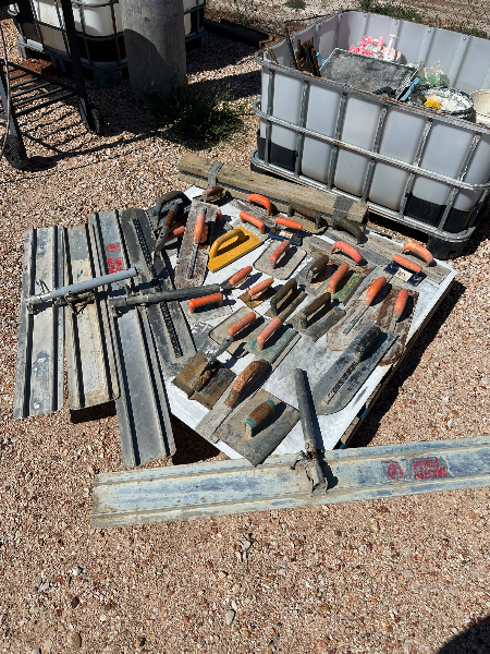 Lot - 73 - Pallet of Trowels & Bull floats | AuctionsPlus