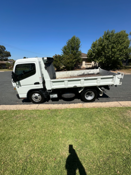Lot 330 - Mitsubishi Fuso Canter 615 Tipper Truck | AuctionsPlus