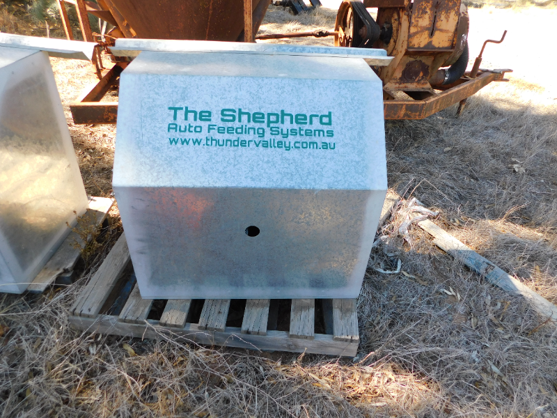 Lot 344 - SHEPHERD SYSTEM SHEEP FEEDER | AuctionsPlus