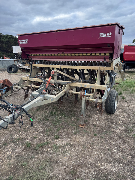 Lot 385 - Taege series 300 seeder | AuctionsPlus