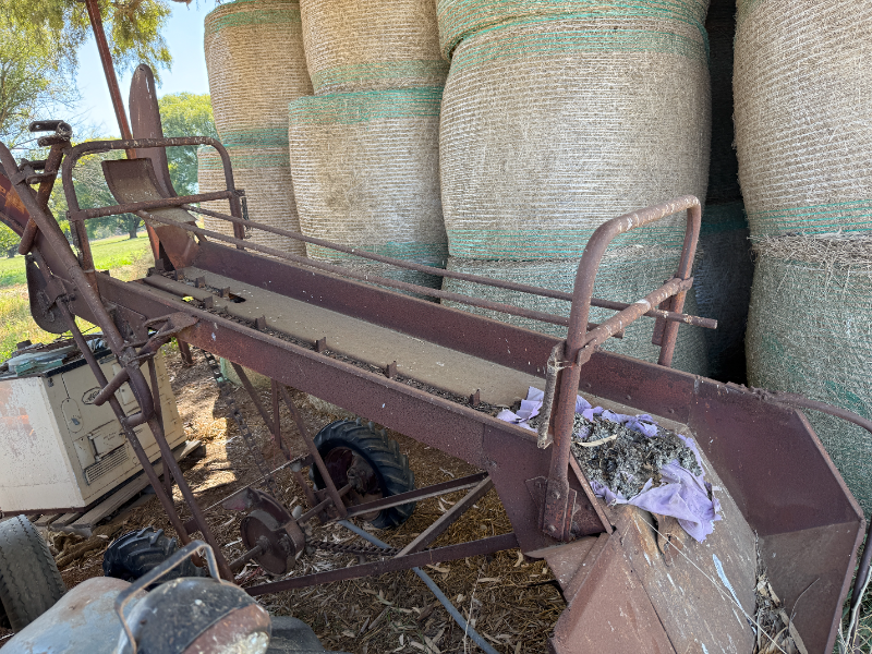 Lot 30 - Baltic Hay Loader | AuctionsPlus