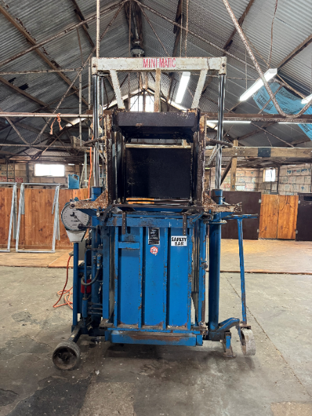 Lot 91 - WOOL PRESS | AuctionsPlus
