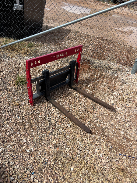 Lot - 210 - Dingo Digger Forks | AuctionsPlus