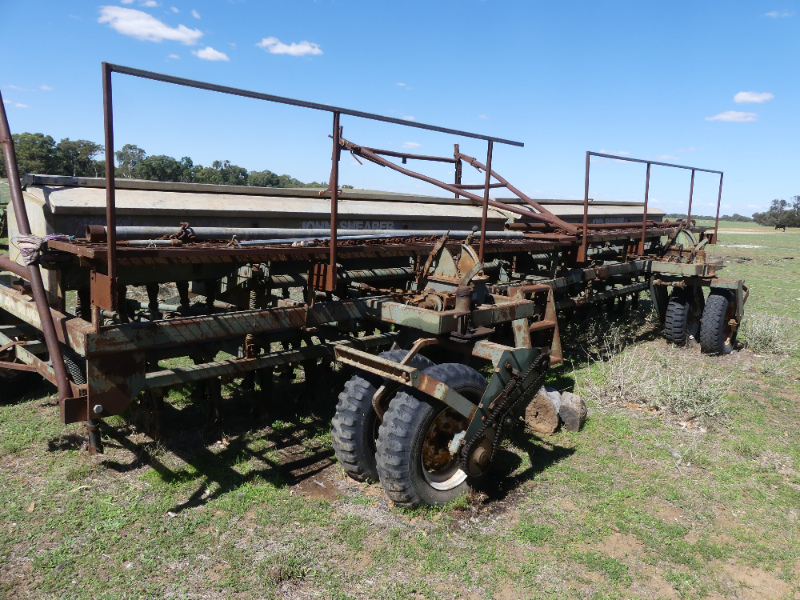 Lot 147 - John Shearer Combine | AuctionsPlus
