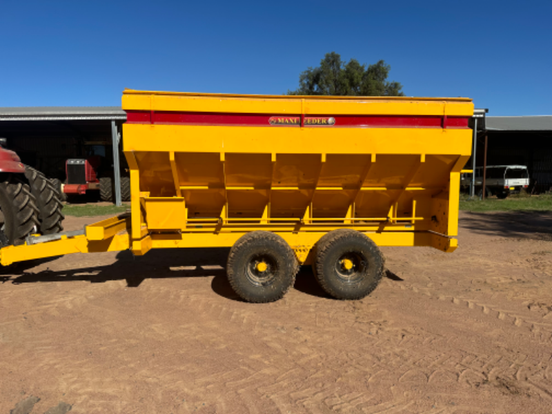 Lot 4 - Steele Steel 10T Maxi Feeder | AuctionsPlus