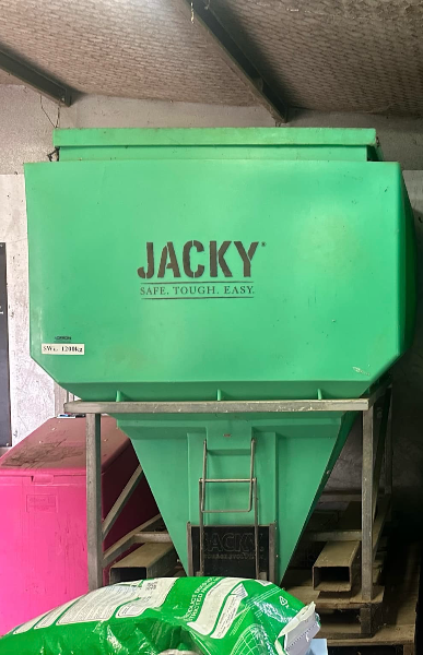 Lot 65 - 1200kg Jacky Bin | AuctionsPlus