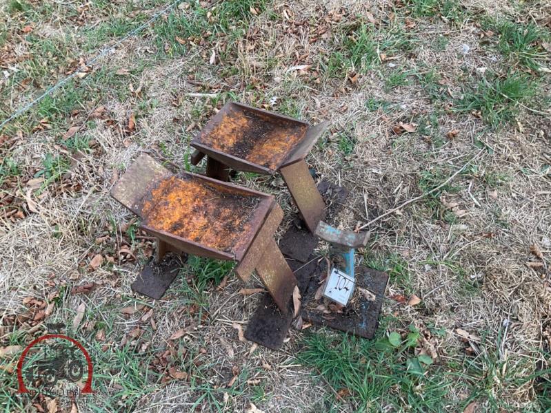 Lot 104 - Assorted Wheel/Jack Stands | AuctionsPlus