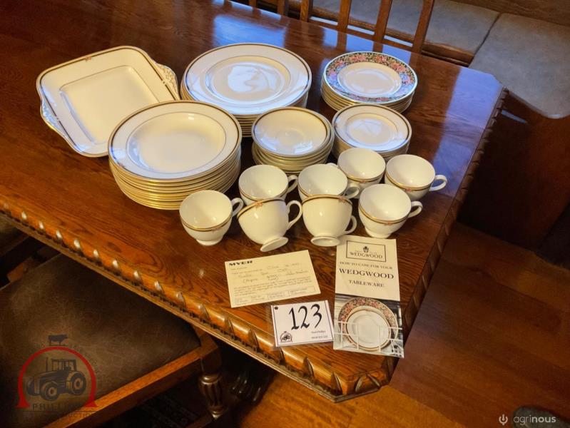 Lot 123 - Wedgewood Dinner Setting | AuctionsPlus