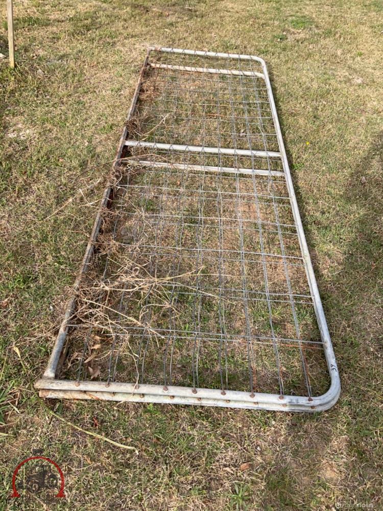 Lot 39 - 2 x Farm Gates | AuctionsPlus