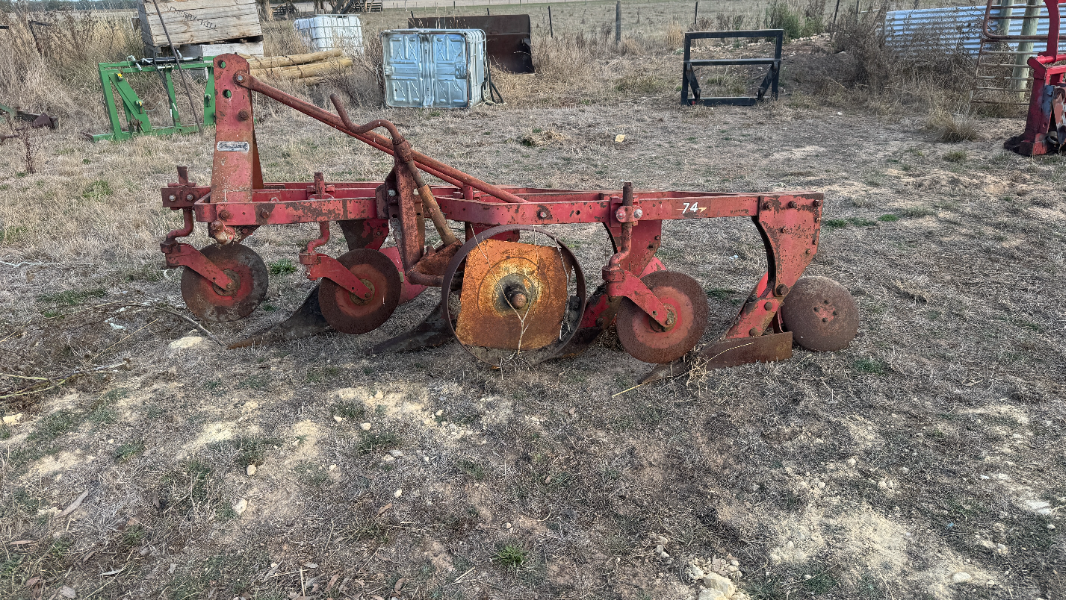 Lot 652 - MASSEY FERGUSON 3PL PLOUGH | AuctionsPlus