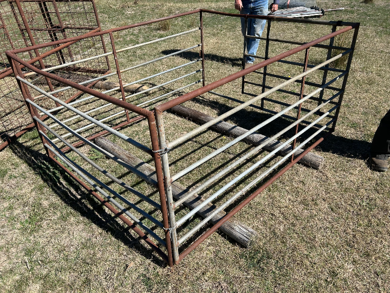 Lot 367 - SHEEP CRATE | AuctionsPlus