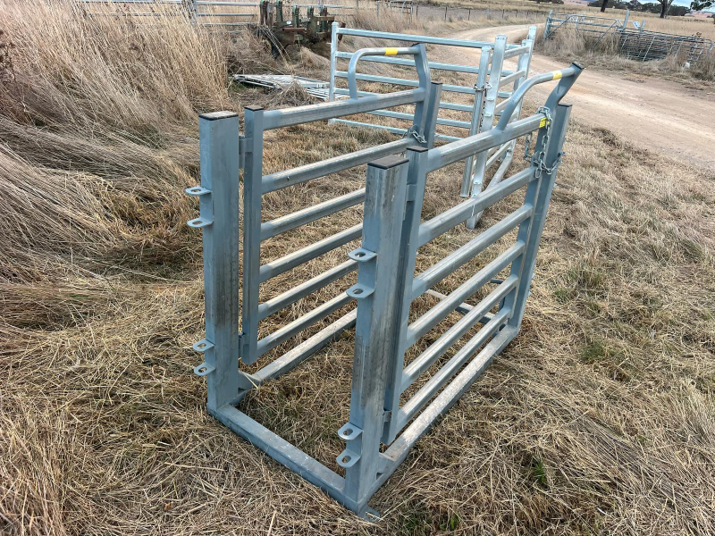 Lot 13 - Sheep Draft Module | AuctionsPlus