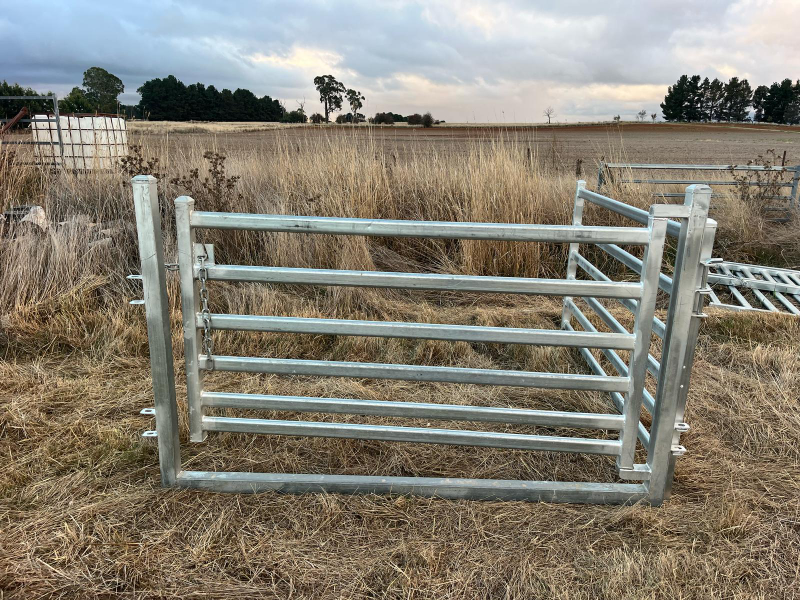 Lot 15 - Sheep Yard Gates x5 | AuctionsPlus