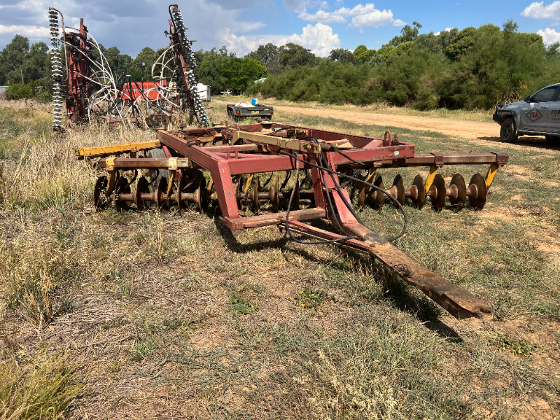 Lot 78 - 16ft, 40disc Connor Shea Napier Offset Plough | AuctionsPlus