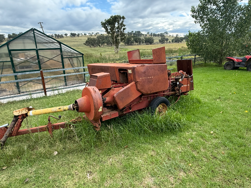 LOT 20 - NEW HOLLAND SMALL SQUARE BALER | AuctionsPlus
