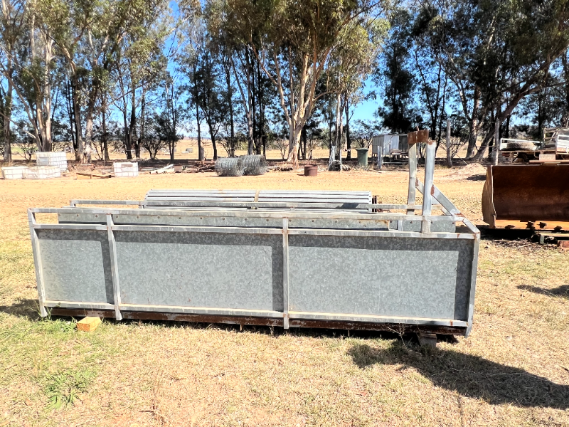 LOT 52 - LOADING RACE | AuctionsPlus