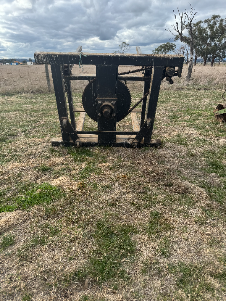 Lot 20 - Rotating pallet fork - Euro hitch | AuctionsPlus