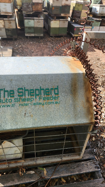 Lot 224 - 18 M SHEPHERD SYSTEM SHEEP FEEDER | AuctionsPlus