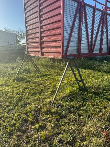 Lot 24 - Uralla metal stock crate legs. | AuctionsPlus