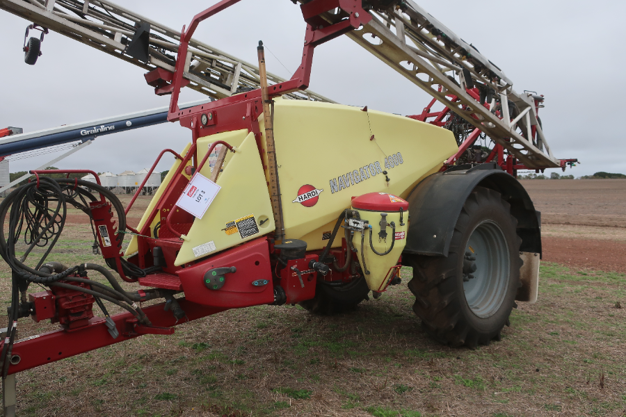 Lot 3 - Hardi Boom Spray Navigator 4000 24m | AuctionsPlus