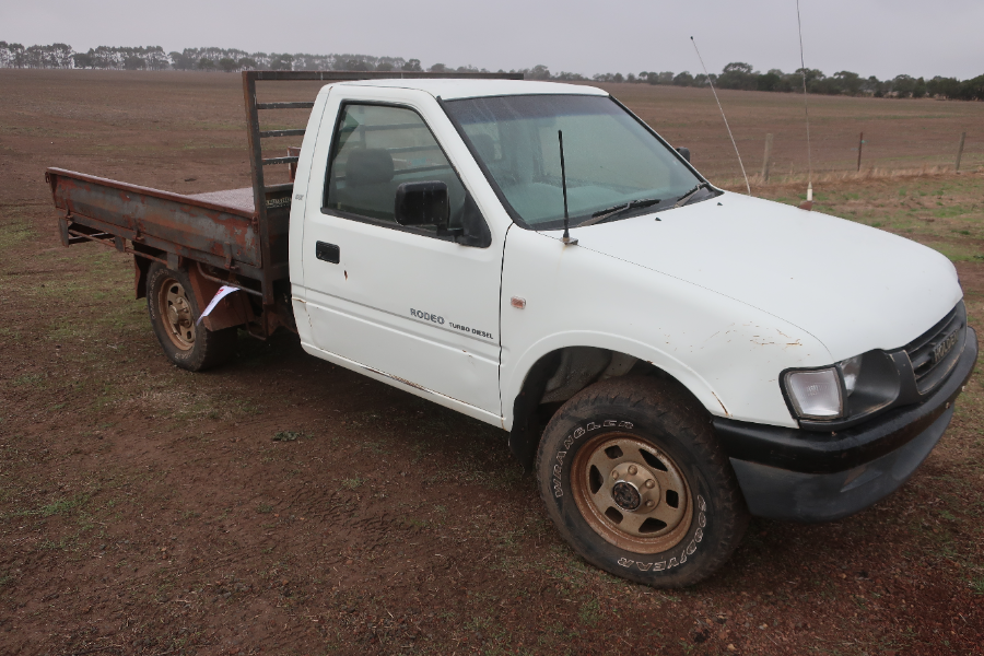 Lot 28 - Rodeo Turbo Diesel Ute DX 2001 Model. | AuctionsPlus