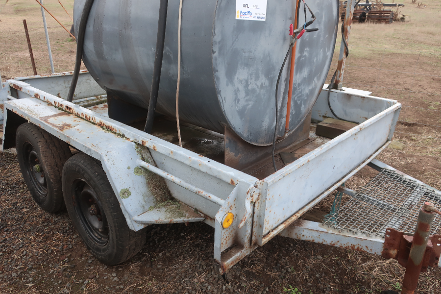 Lot 31 - Diesel Tank 1250L On tandem trailer 8x5 | AuctionsPlus