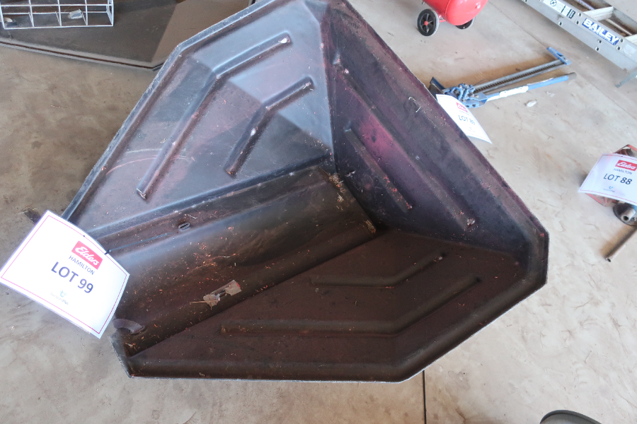 Lot 99 - Poly Grain Hopper | AuctionsPlus