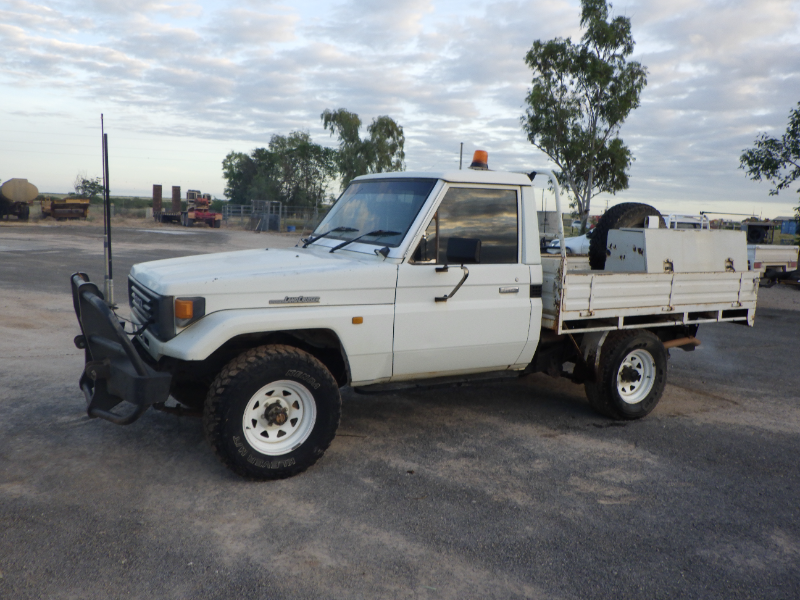 Lot 38 - TOYOTA LANDCRUISER HZJ75 TRAYBACK | AuctionsPlus