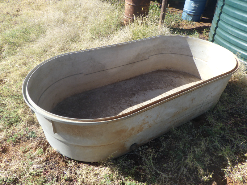 Lot 69 - POLY TROUGH - RELM | AuctionsPlus