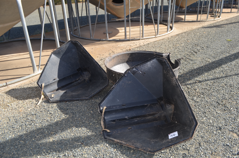 Lot 94 - 3 x Poly Hoppers | AuctionsPlus