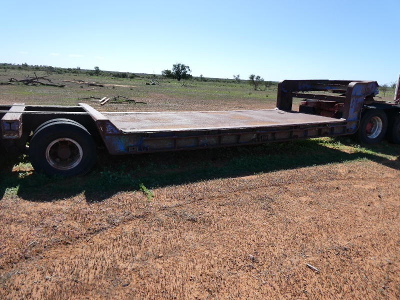 Lot 15 - MACHINERY FLOAT | AuctionsPlus