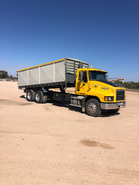 Lot 4 - Mack Metroliner Ridgid Tipper | AuctionsPlus