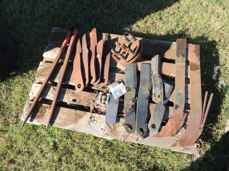 Lot 159 - Slasher blades | AuctionsPlus