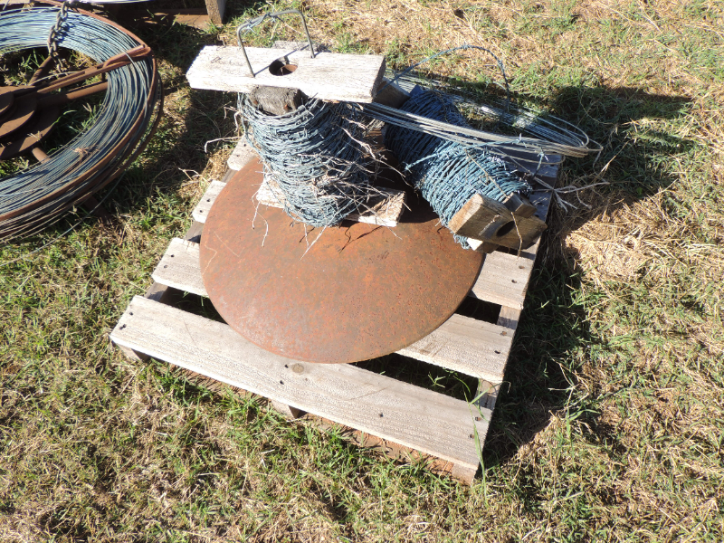 Lot 195 - Barb wire | AuctionsPlus