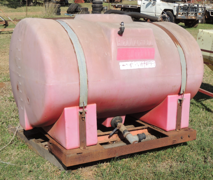 Lot 249 - Silvan tank and pump | AuctionsPlus